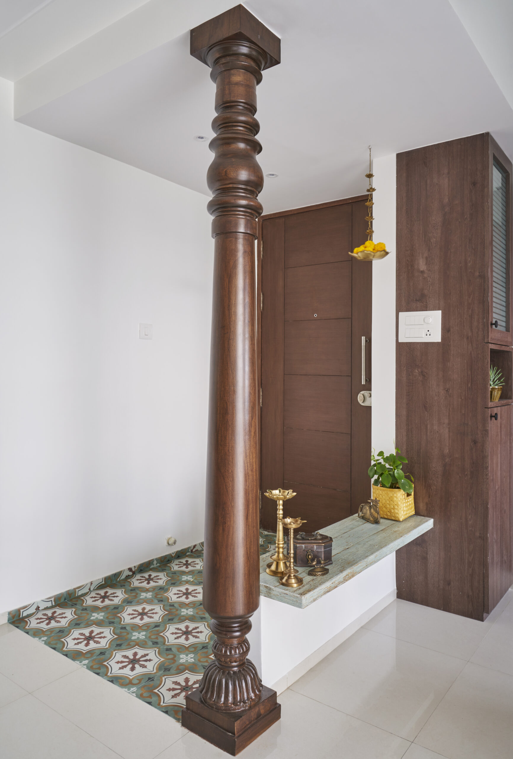 A hint of traditional elements with an earthy palette for this 730 Sqft ...