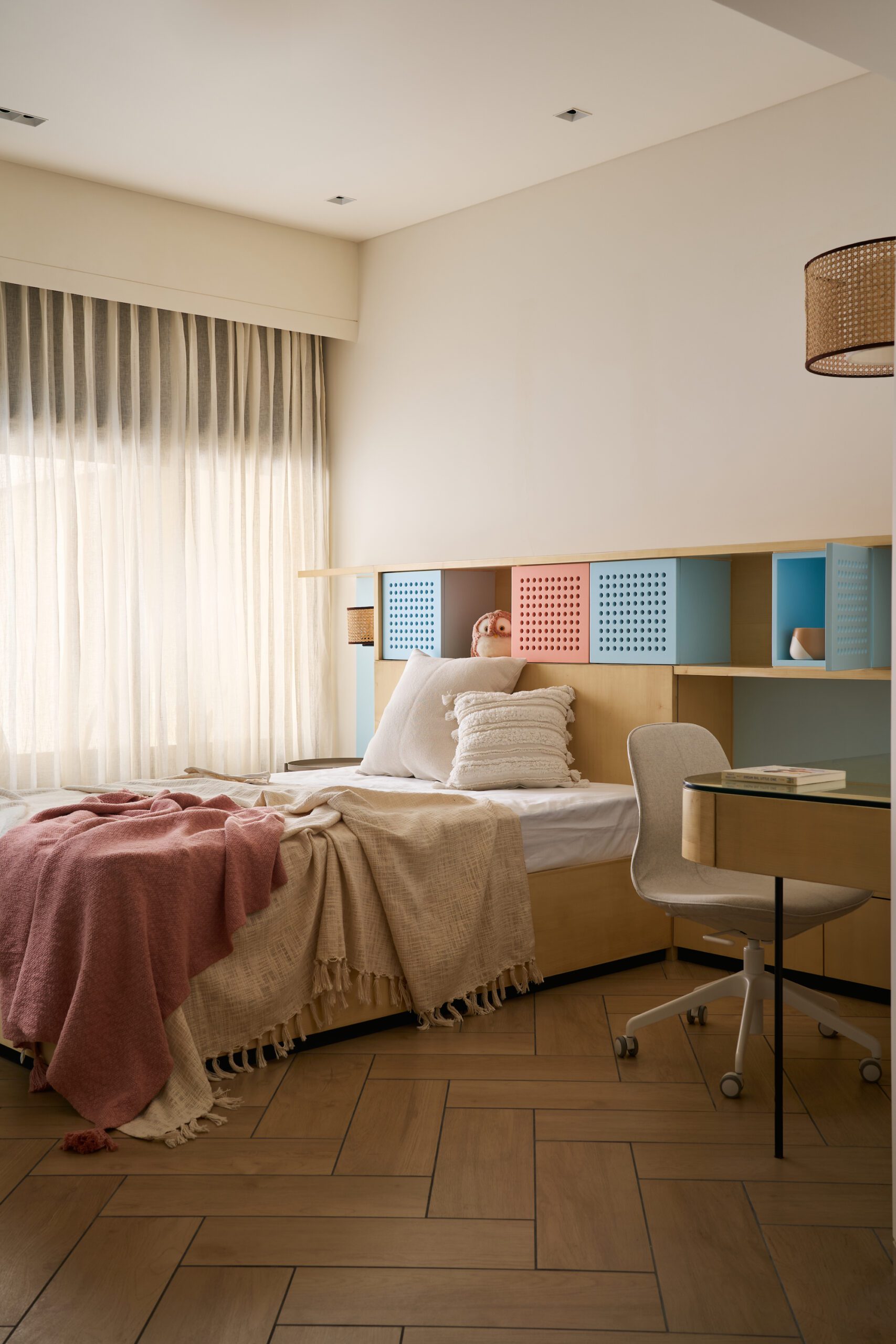 Liminal Living: A Dynamic Fusion of Geometry, Color, and Comfort in an ...