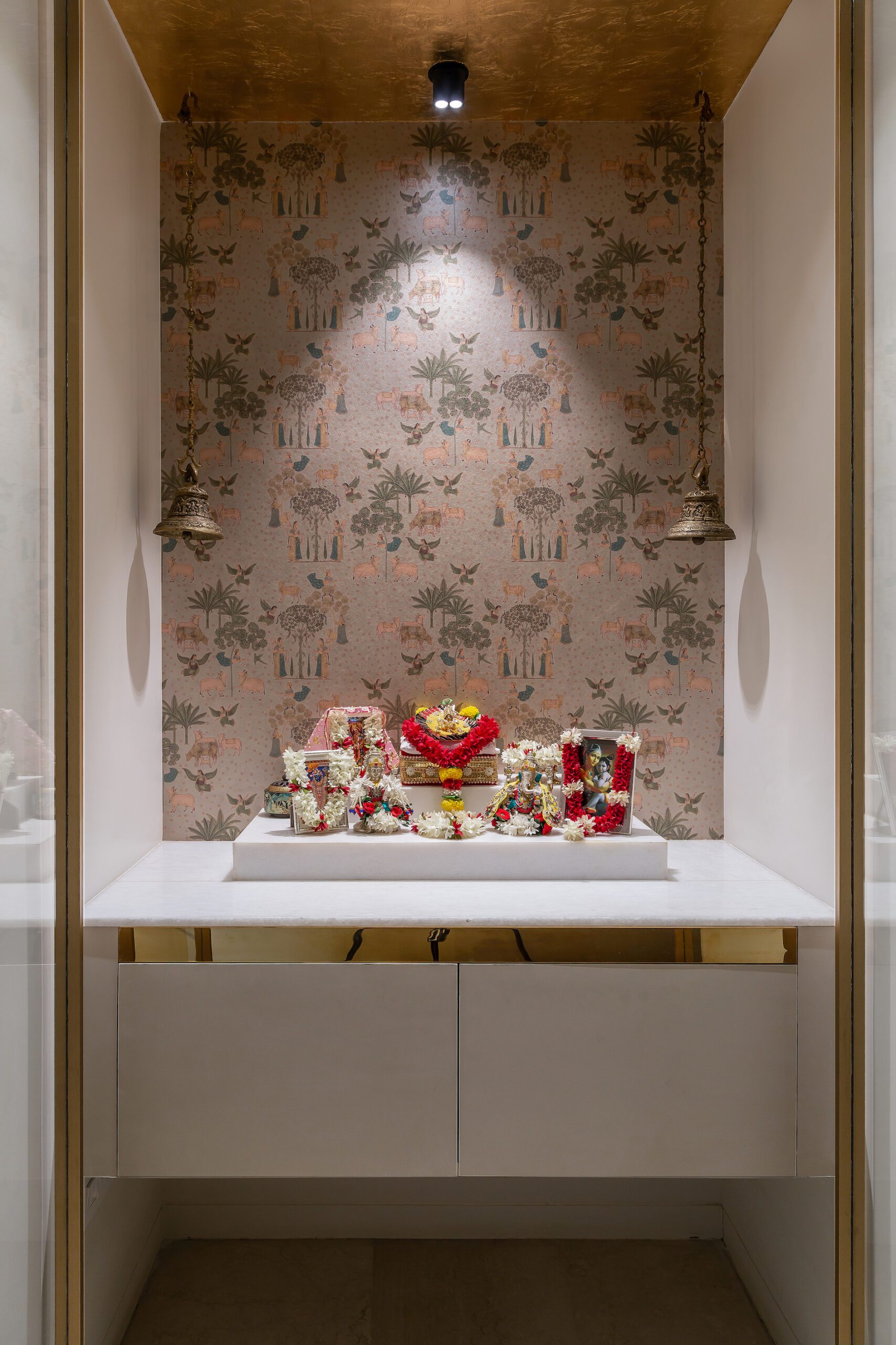 Hipcouch’s design mastery turns a compact Mumbai apartment into a chic ...